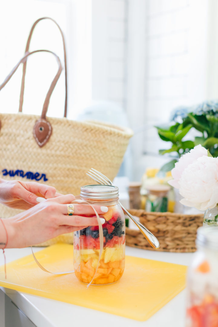 The Easy and Chic Way to Pack a Picnic - Happily Eva After